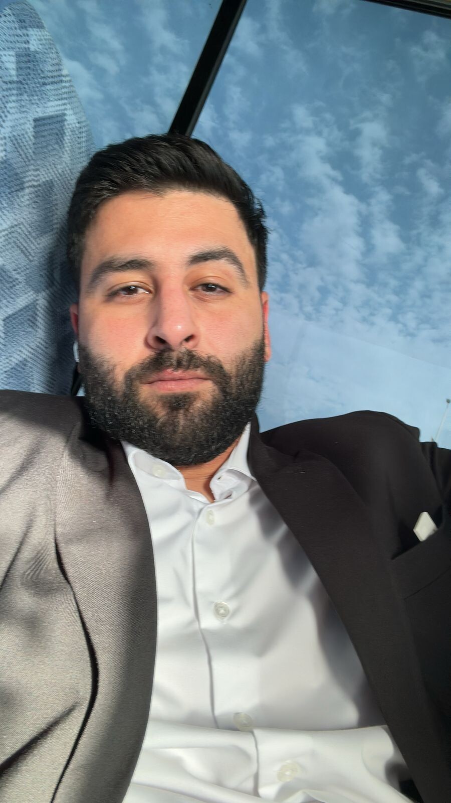 Robin - Dubai | LoveHUB.com